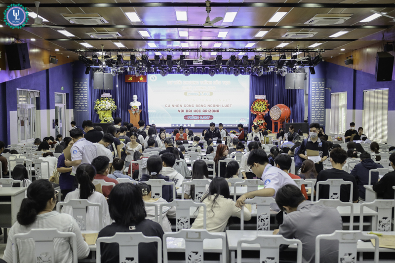 Trường Đại học Luật TP. HCM tổ chức nhập học cho tân sinh viên Khóa 50